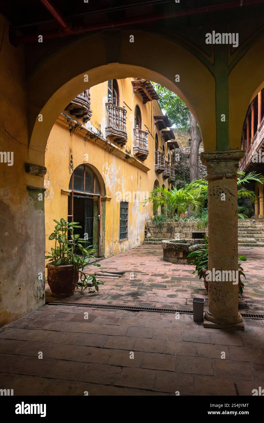 An typical colonial house. Historical Center, Cartagena de Indias ...
