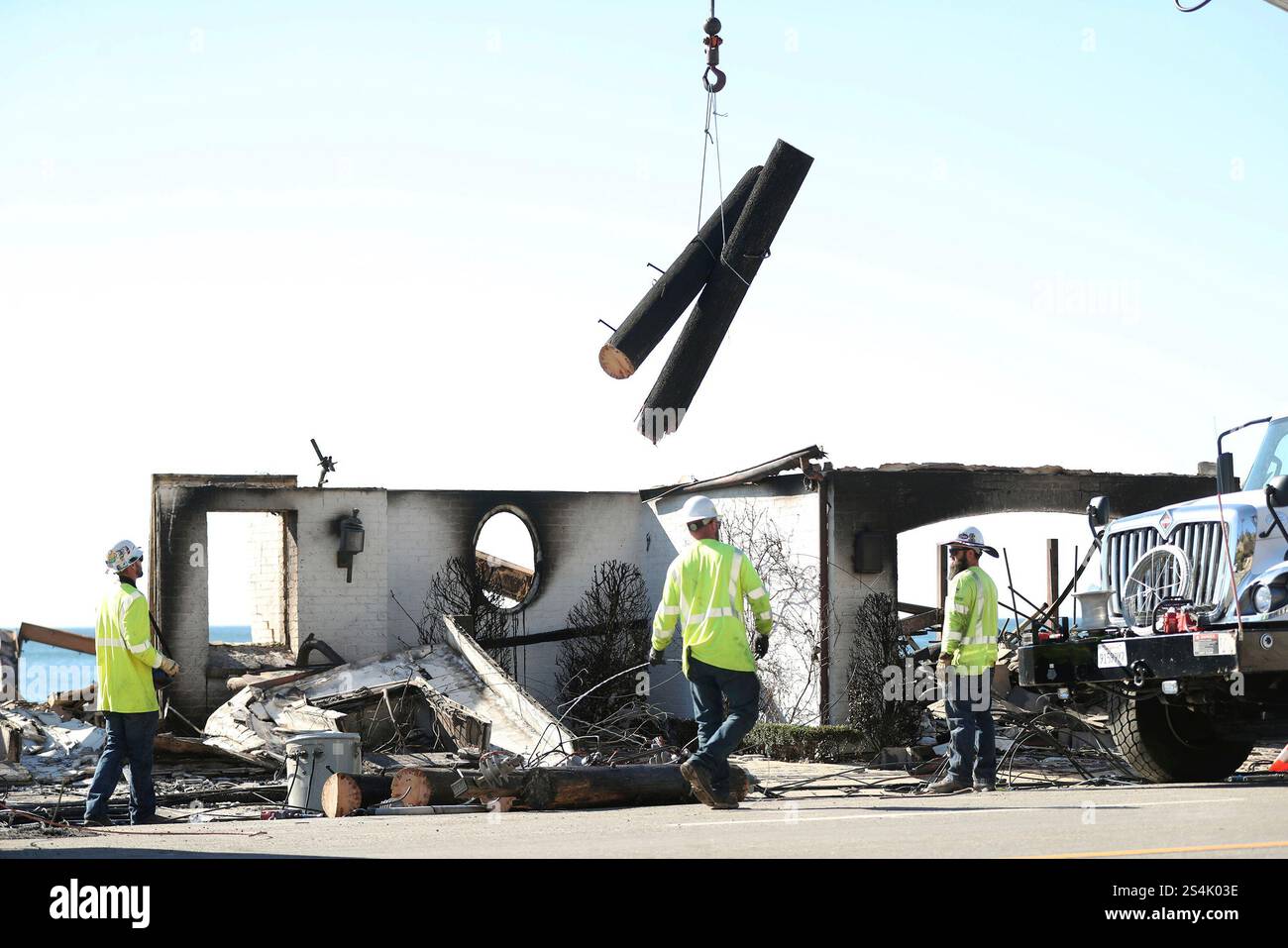 Southern California Edison workers remove a charred power pole during ...