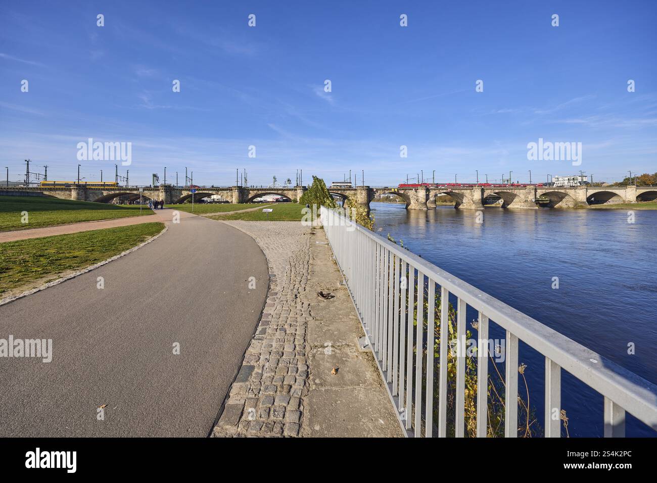 Marienbruecke, river Elbe, Elbe riverbank, footpath and cycle path ...