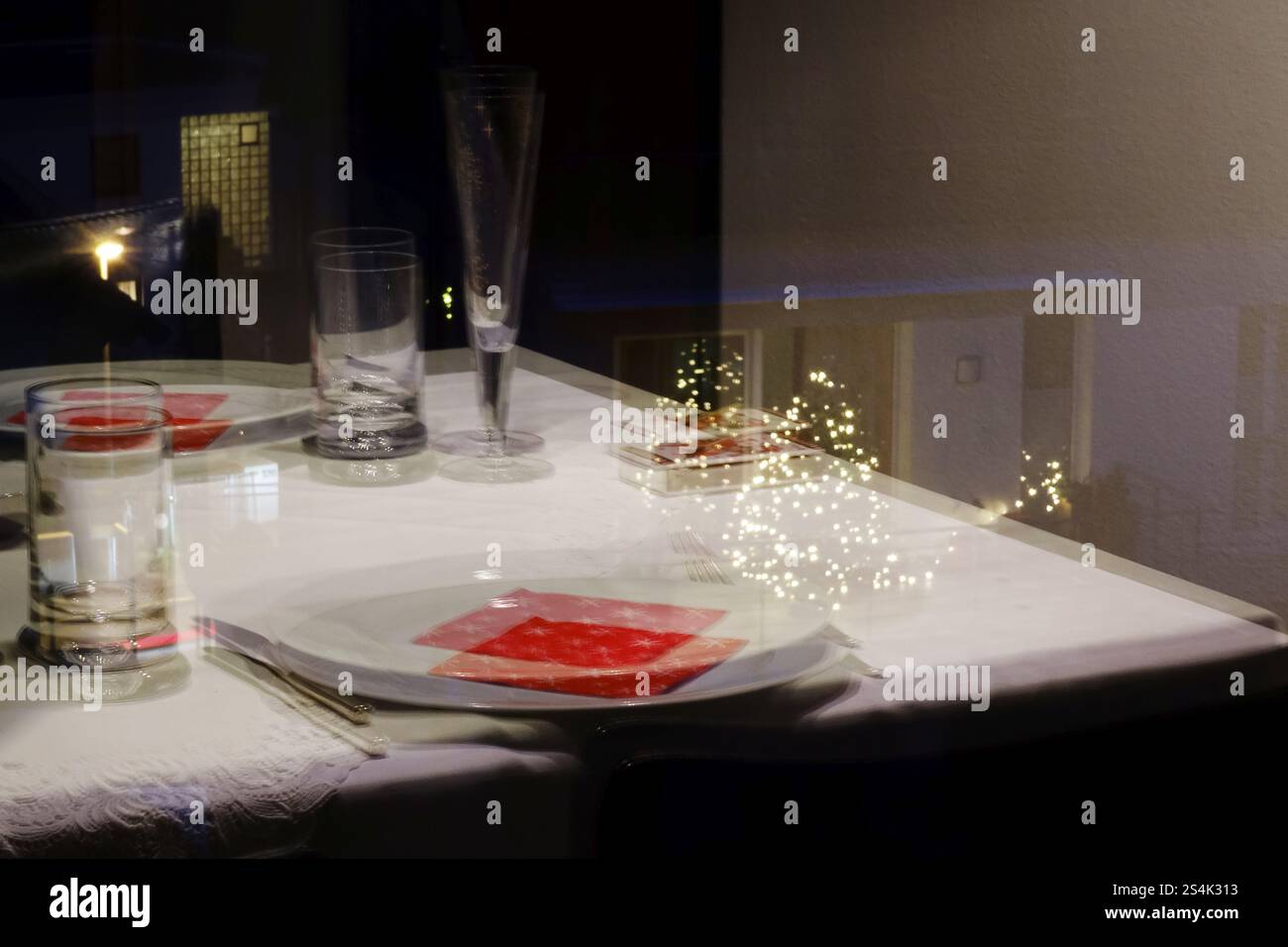 Setting up tables hi-res stock photography and images - Alamy