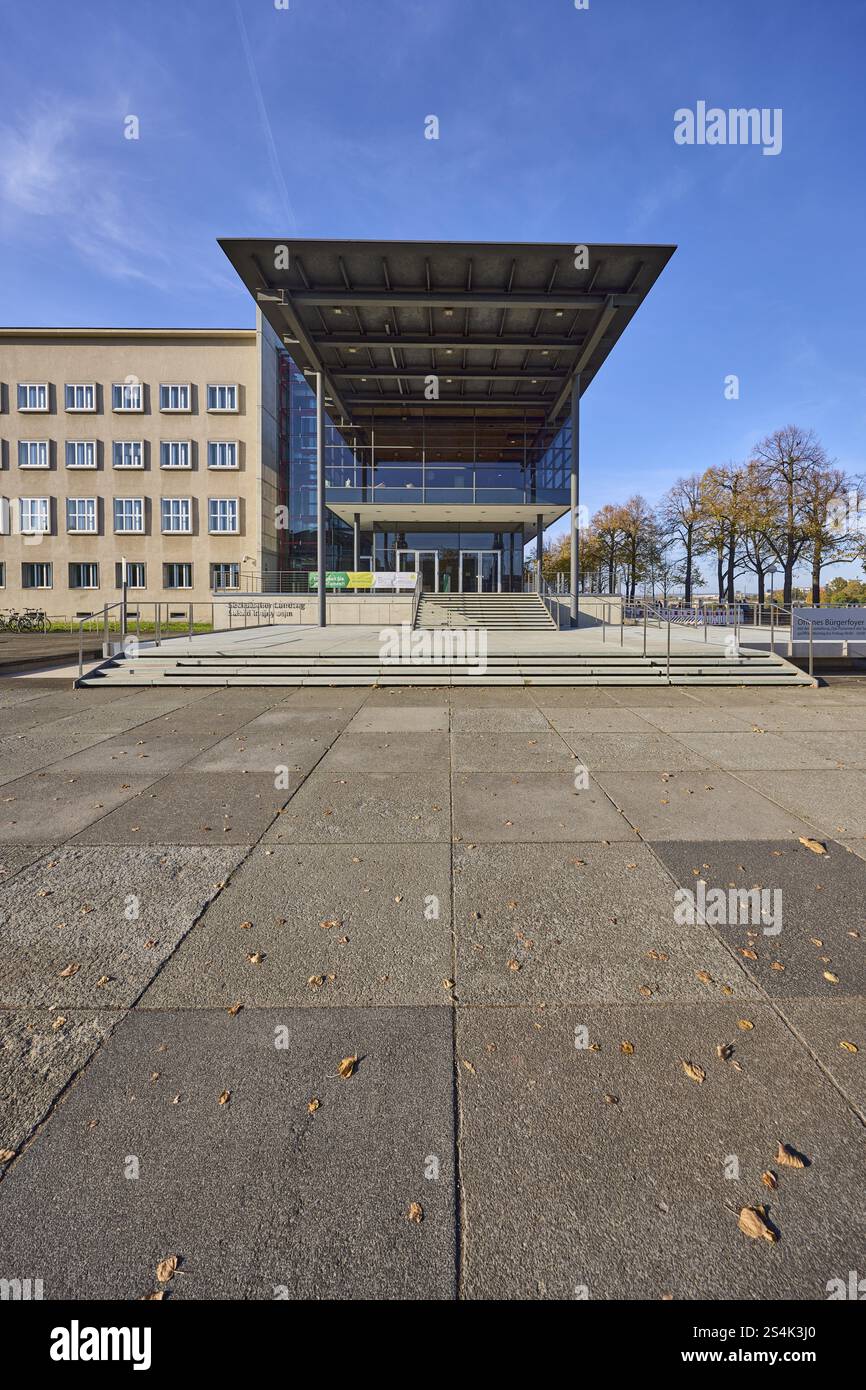 Parliament building, architect Peter Kulka, Saxon State Parliament, roofed entrance area ...