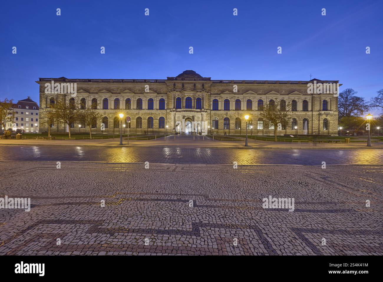 Semper Gallery, architectural style Neo-Renaissance, architect Gottfried Semper, long gallery ...