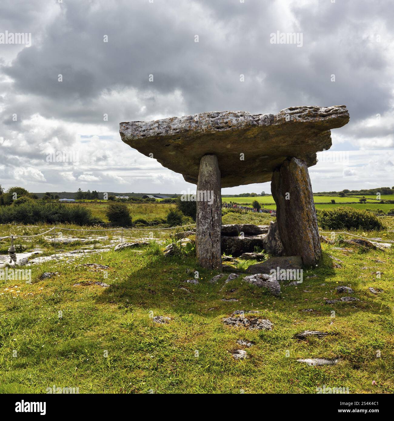 Poulnabrone dolmen, Poll na Bron, portal dolmen from the Neolithic ...