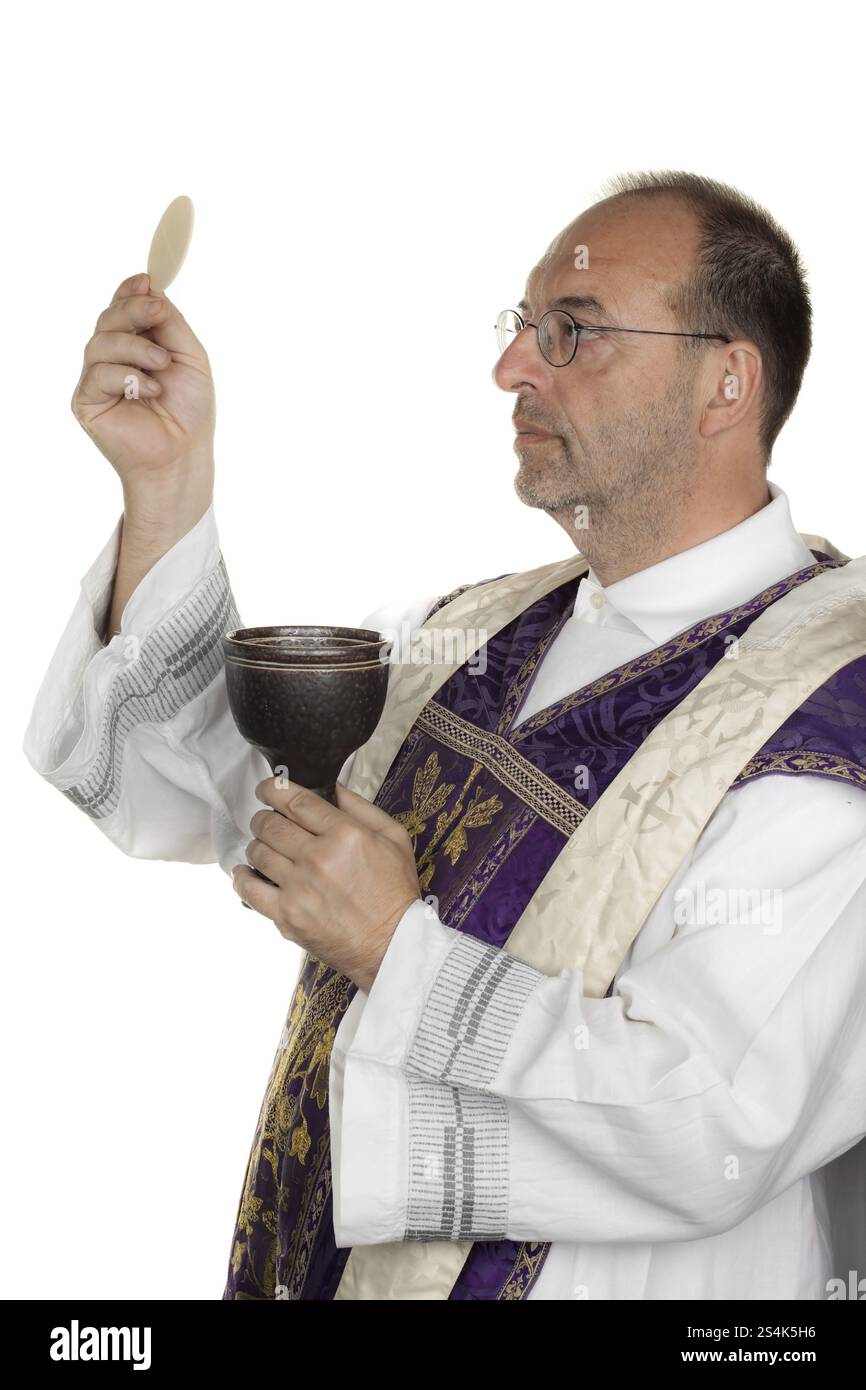 Catholic communion priest hi-res stock photography and images - Alamy
