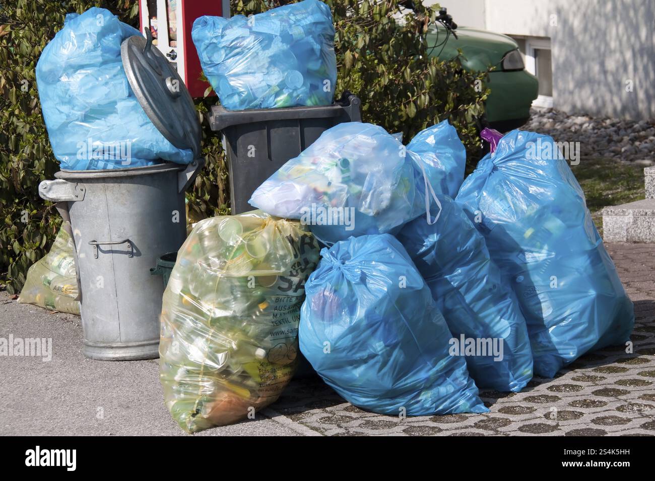 Waste bin - Plastic waste - Waste collection - Waste separation ...