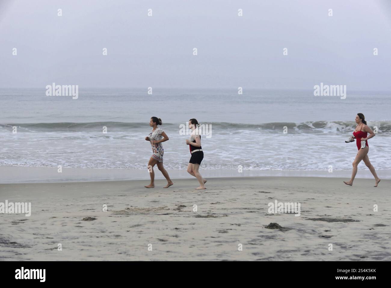 Athlete walks along beach hi-res stock photography and images - Alamy