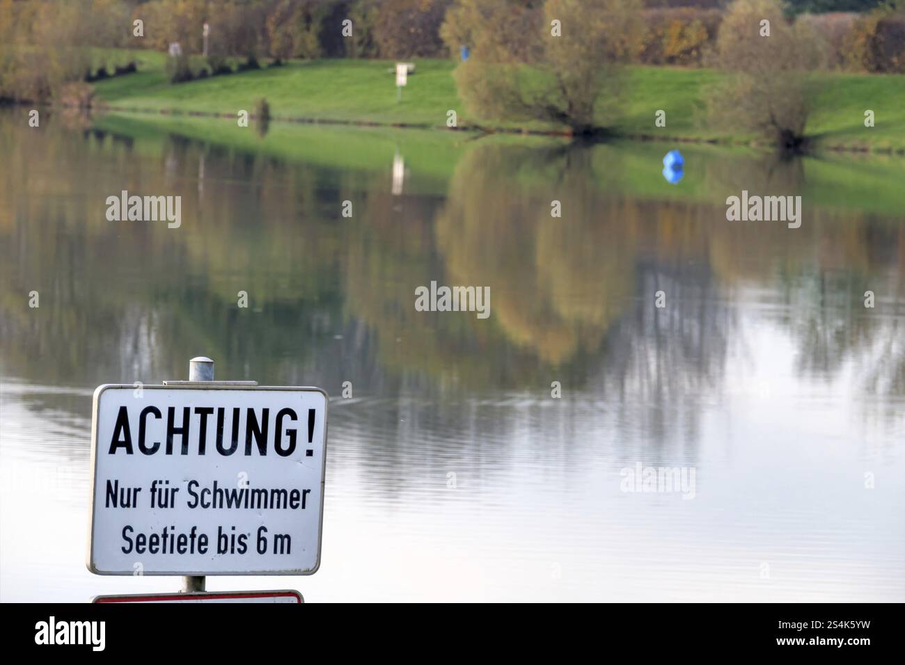 Warnzeichen fuer Schwimmer, Symbol fuer Schwimmen, Gefahr, Warnung ...