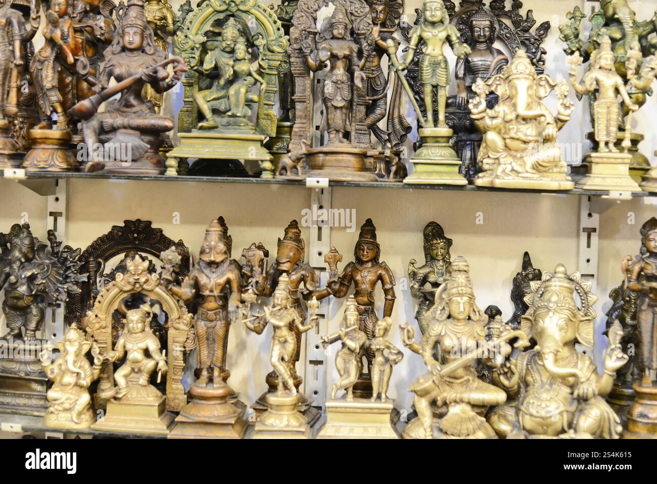 Souvenirs, souvenirs, handicrafts in Madurai, South India, India, Asia ...