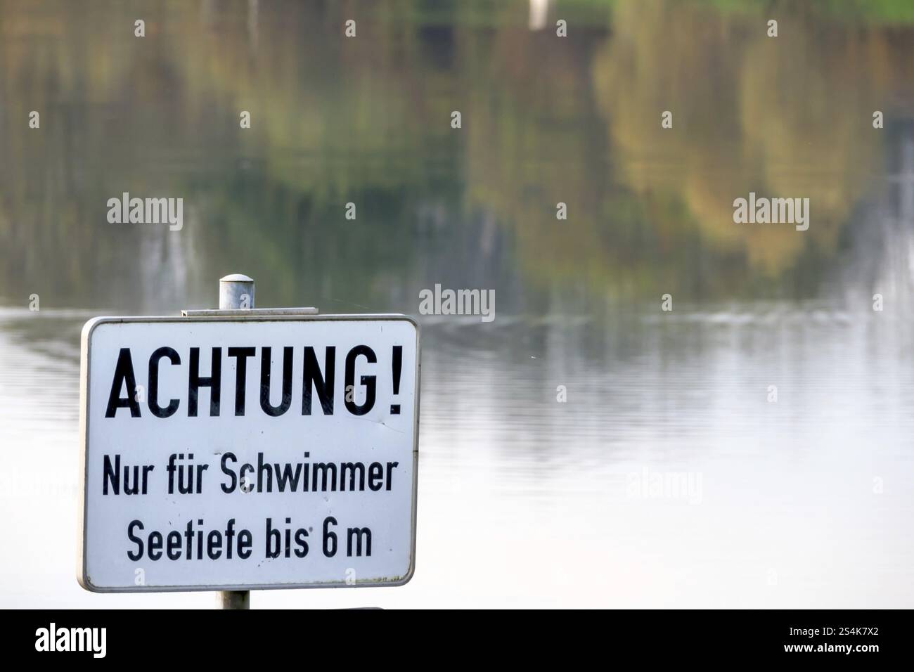 Warnzeichen fuer Schwimmer, Symbol fuer Schwimmen, Gefahr, Warnung ...