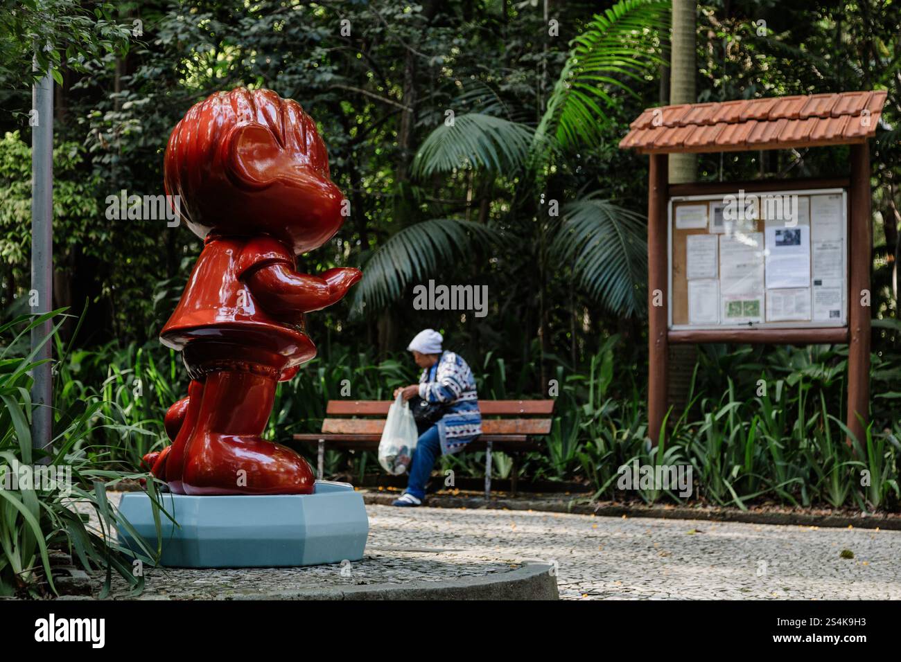Sao Paulo, Brazil. 8 November, 2013. Sculpture of Monica, protagonist ...