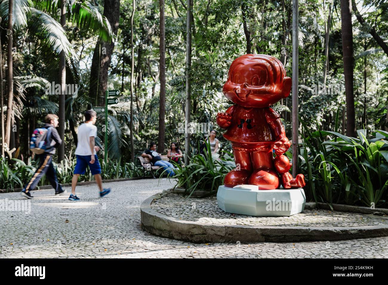 Sao Paulo, Brazil. 8 November, 2013. Sculpture of Monica, protagonist ...