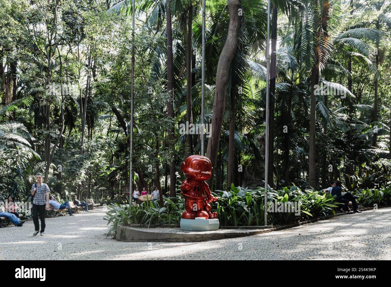 Sao Paulo, Brazil. 8 November, 2013. Sculpture of Monica, protagonist ...
