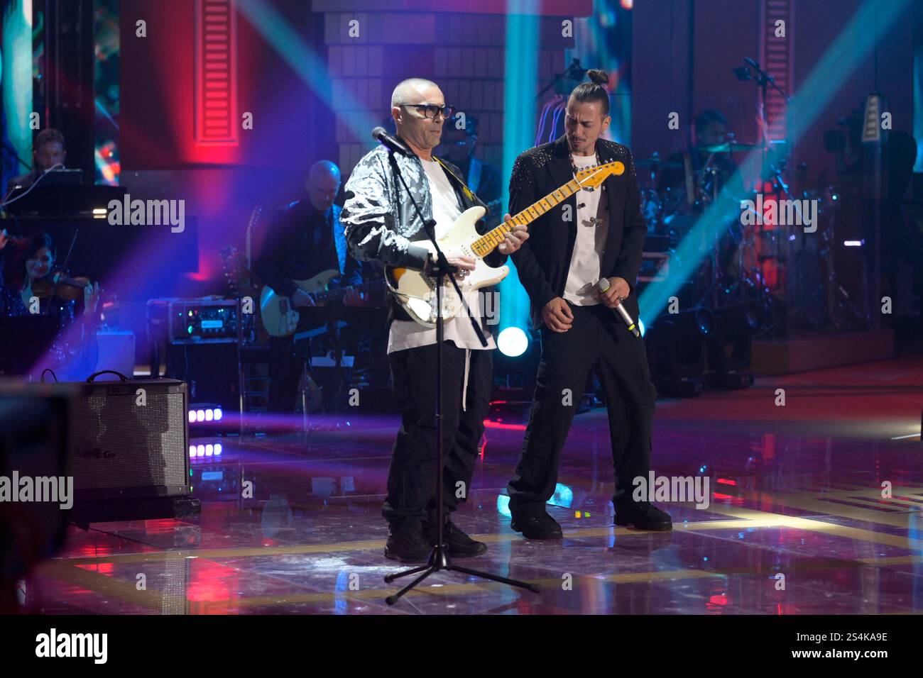 Alex Britti (l) and Matteo Amantia (r) perform during the first episode ...