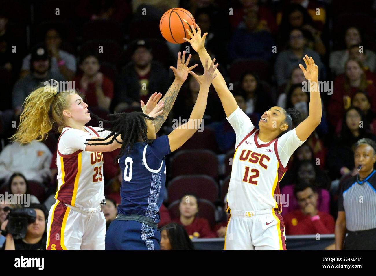 Southern California guard Avery Howell, left, Penn State guard Gabby ...