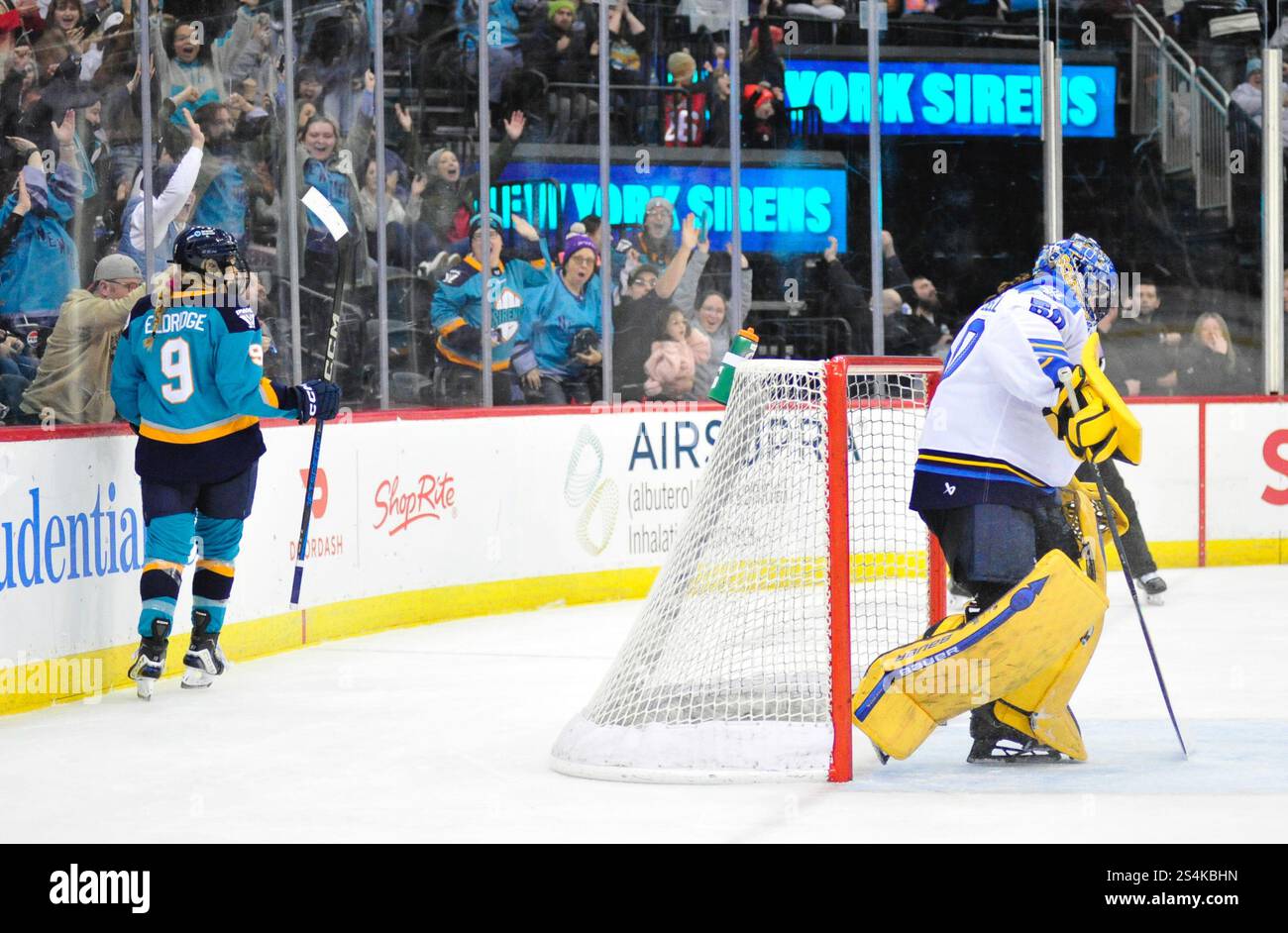 Jessie Eldridge (9) celebrates scoring a goal to win the game in ...