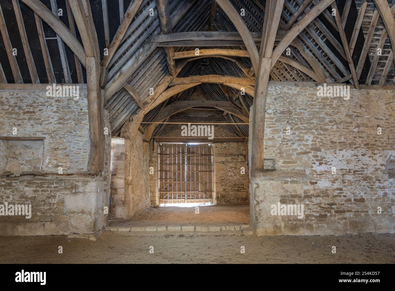 Cruck roof hi-res stock photography and images - Alamy