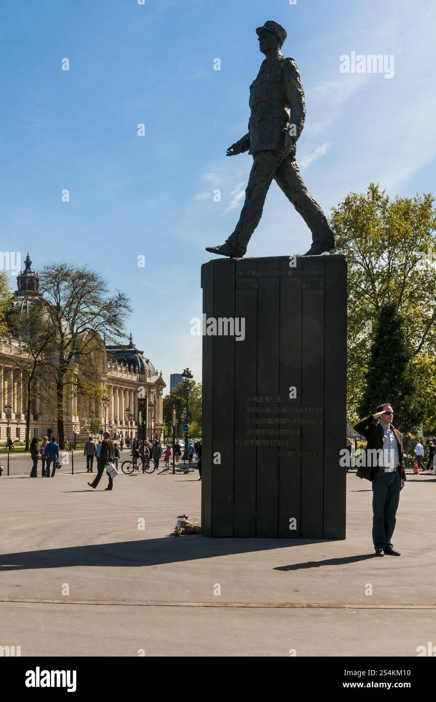 FRANCE. PARIS (8TH DISTRICT). STATUE OF GENERAL DE GAULLE, CLEMENCEAU ...