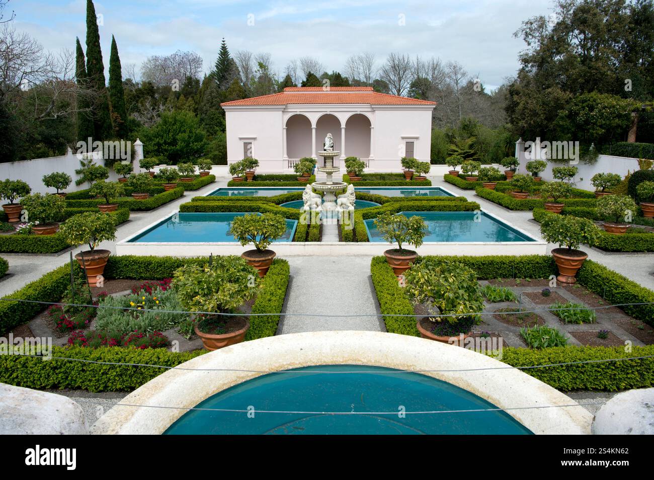 Fountain in italian renaissance garden in hamilton gardens new zealand hi-res stock photography ...