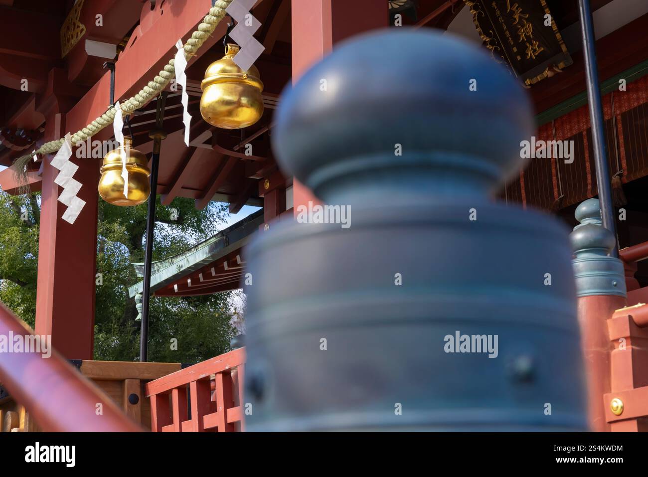 A sacred rope at Kameido Tenjin shrine in Tokyo Stock Photo - Alamy