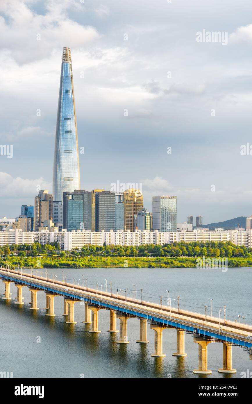 Beautiful modern tower and Jamsil Railway Bridge in Seoul Stock Photo ...