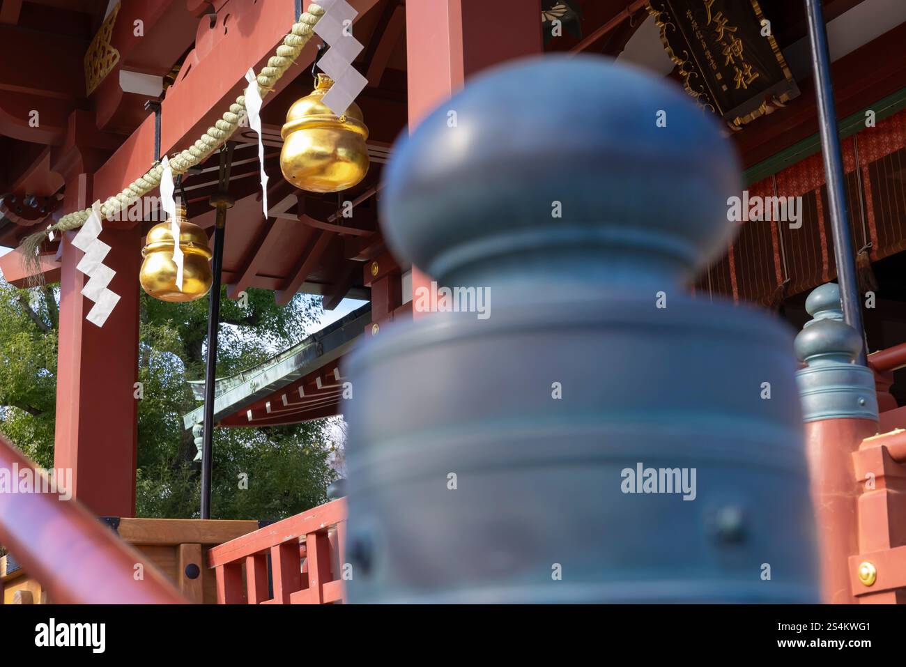A sacred rope at Kameido Tenjin shrine in Tokyo Stock Photo - Alamy