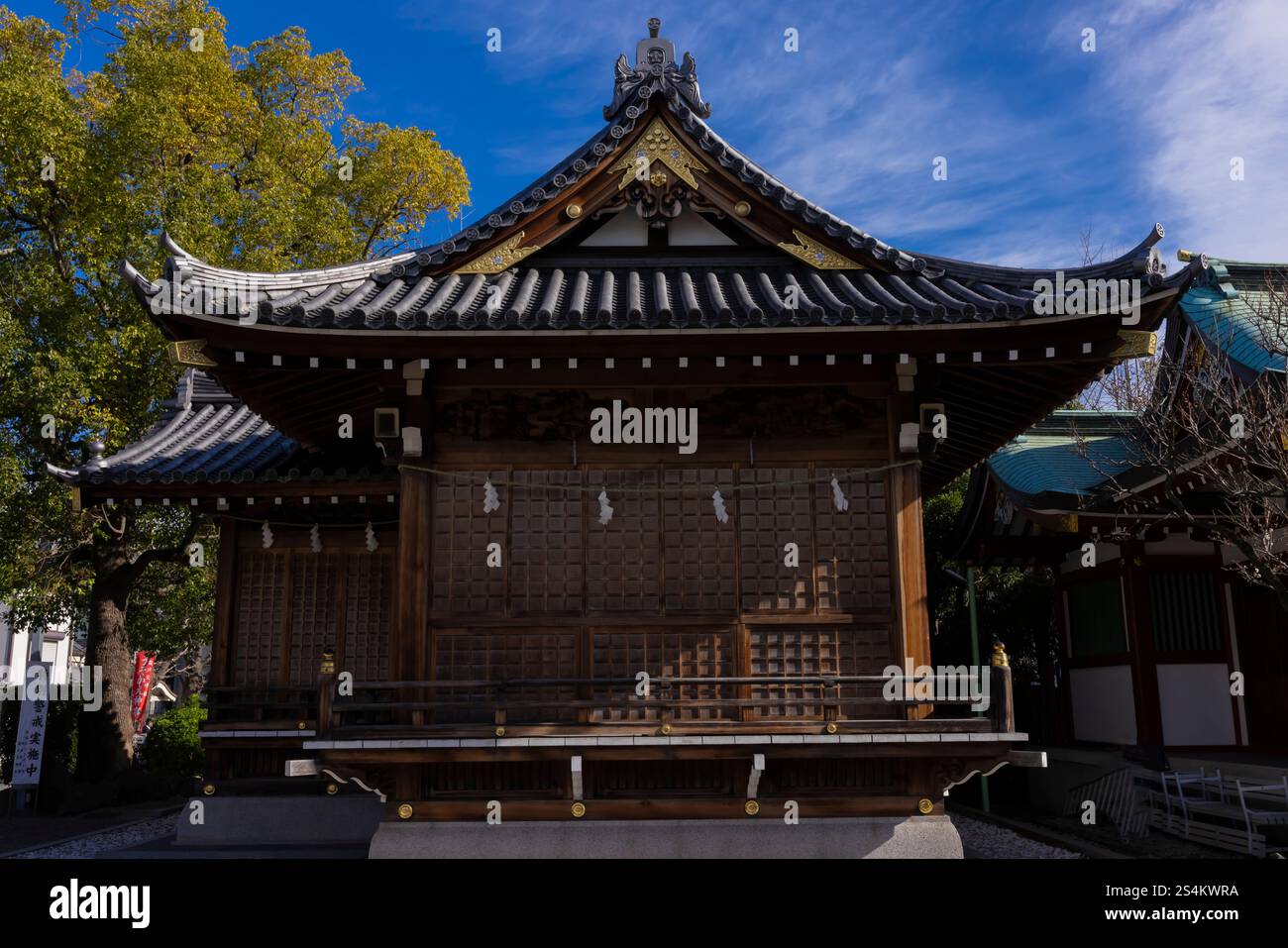 A sub temple at Kameido Tenjin shrine in Tokyo Stock Photo - Alamy