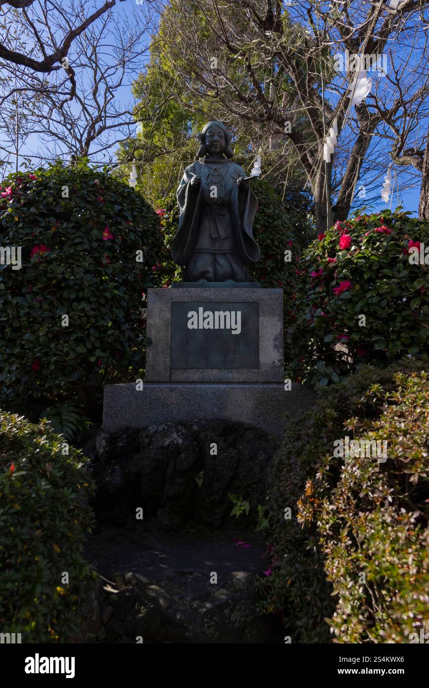 A guardian statue of man at Kameido Tenjin shrine Stock Photo - Alamy