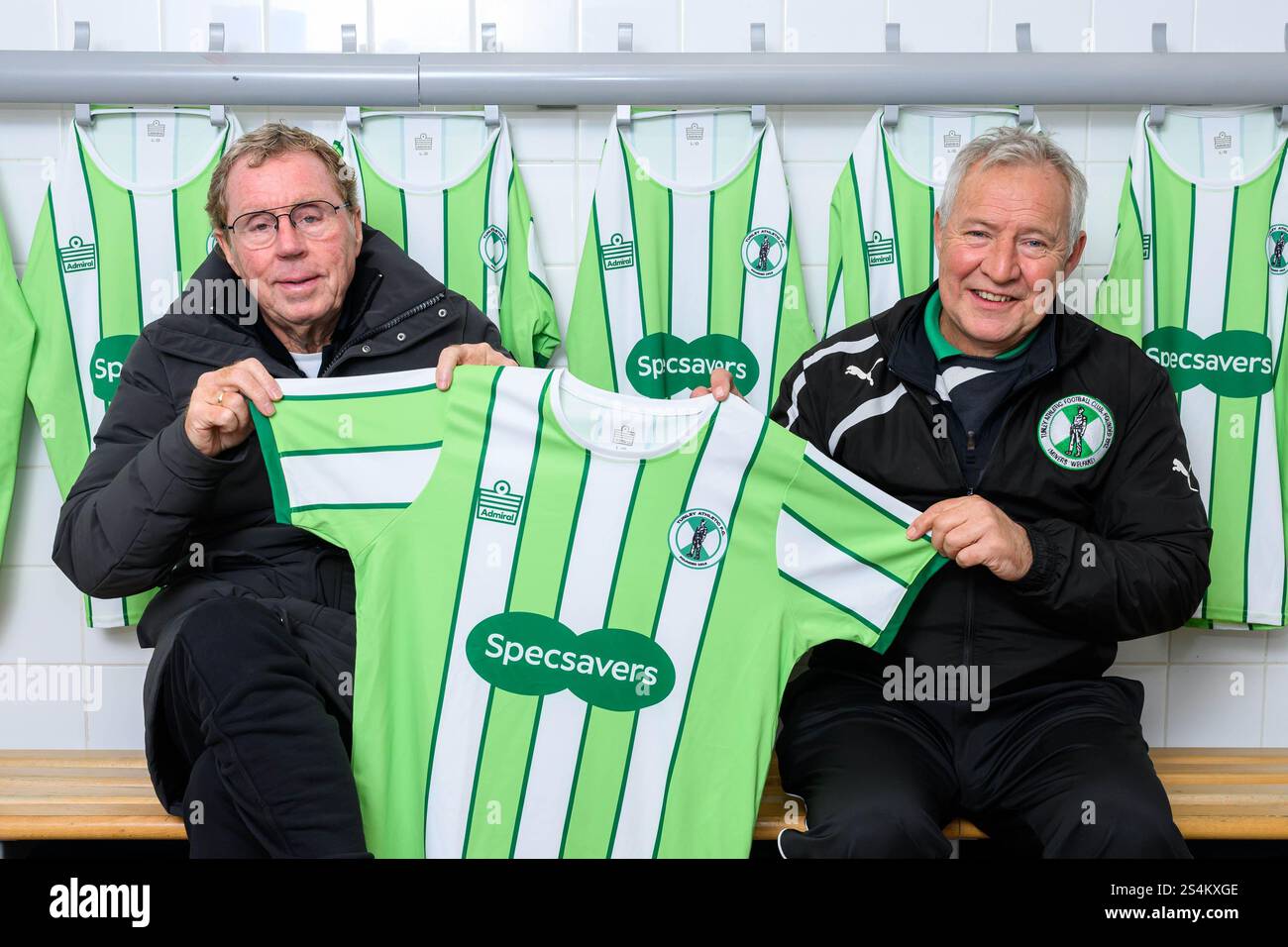 EDITORIAL USE ONLY Former football manager Harry Redknapp (right) meets ...