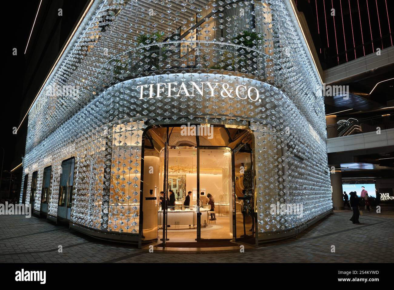 large Tiffany & Co. store building exterior Stock Photo - Alamy