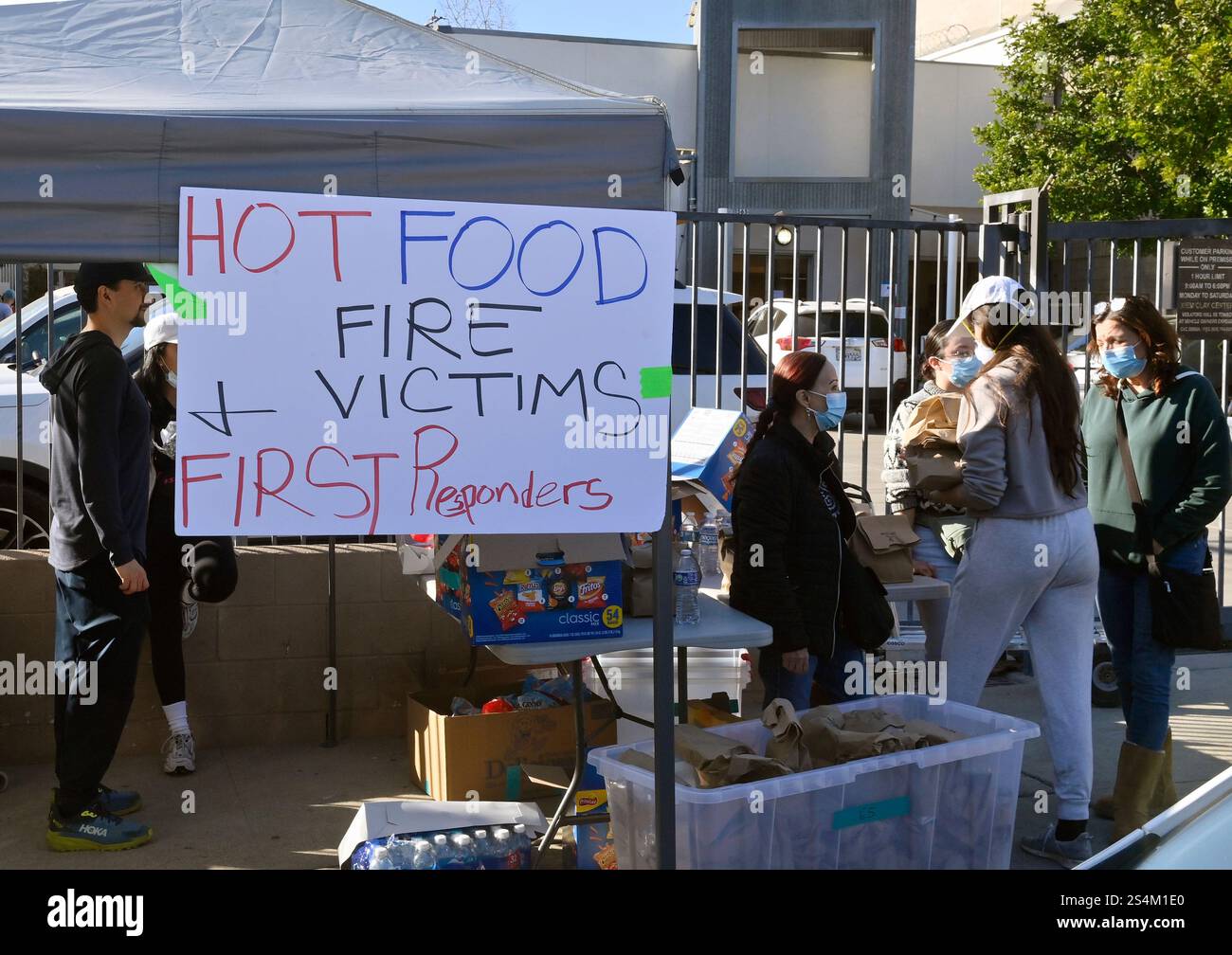 Donation center los angeles 2025 hi-res stock photography and images ...