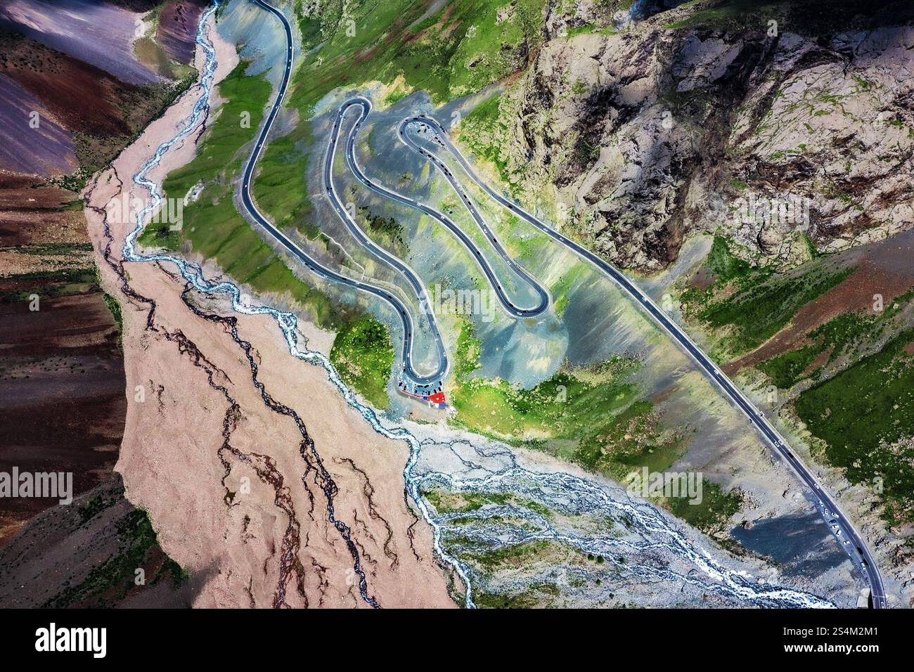 Aerial photo shows the scenery of the winding Dushanzi - Kuqa highway ...