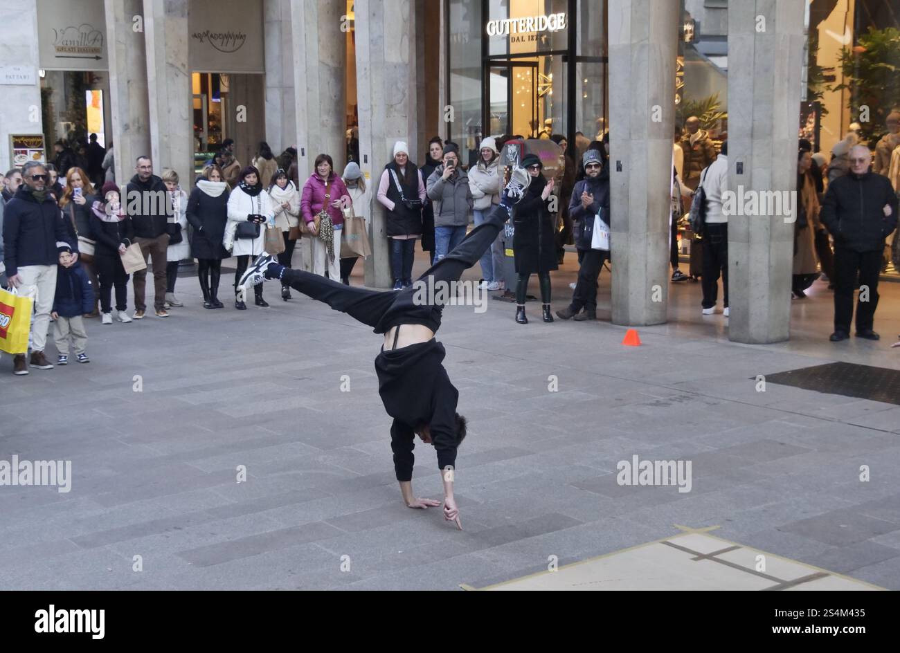 Milan, . 13th Jan, 2025. Singers, acrobats, jugglers, actors called ...