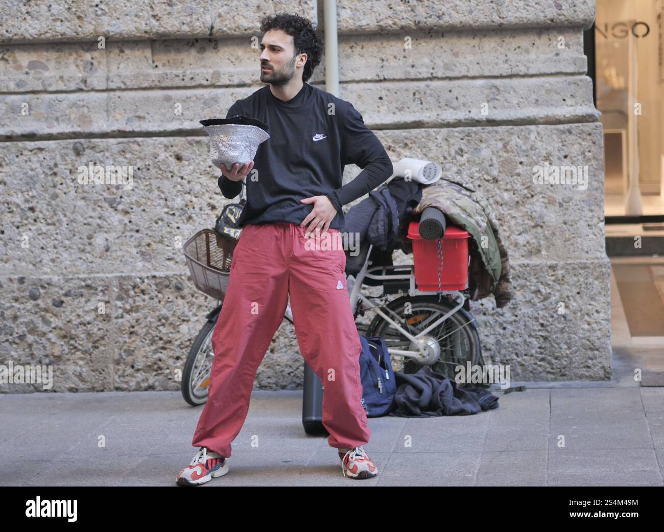 Milan, . 13th Jan, 2025. Singers, acrobats, jugglers, actors called ...