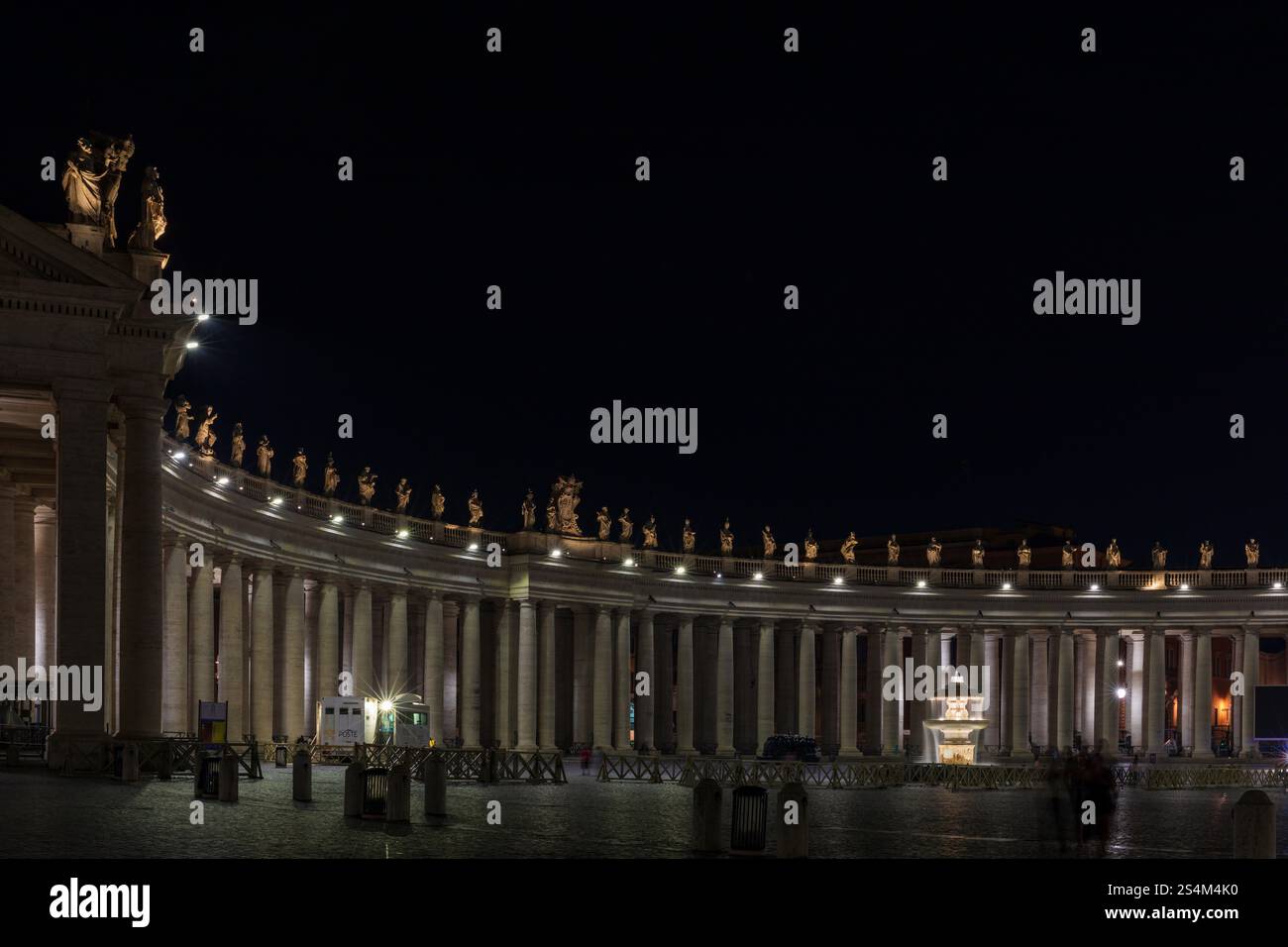 Colonnade / Colonnato, St. Peter's Square, Città del Vaticano/ Vatican ...