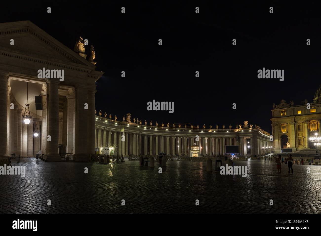 Colonnade / Colonnato, St. Peter's Square, Città del Vaticano/ Vatican ...
