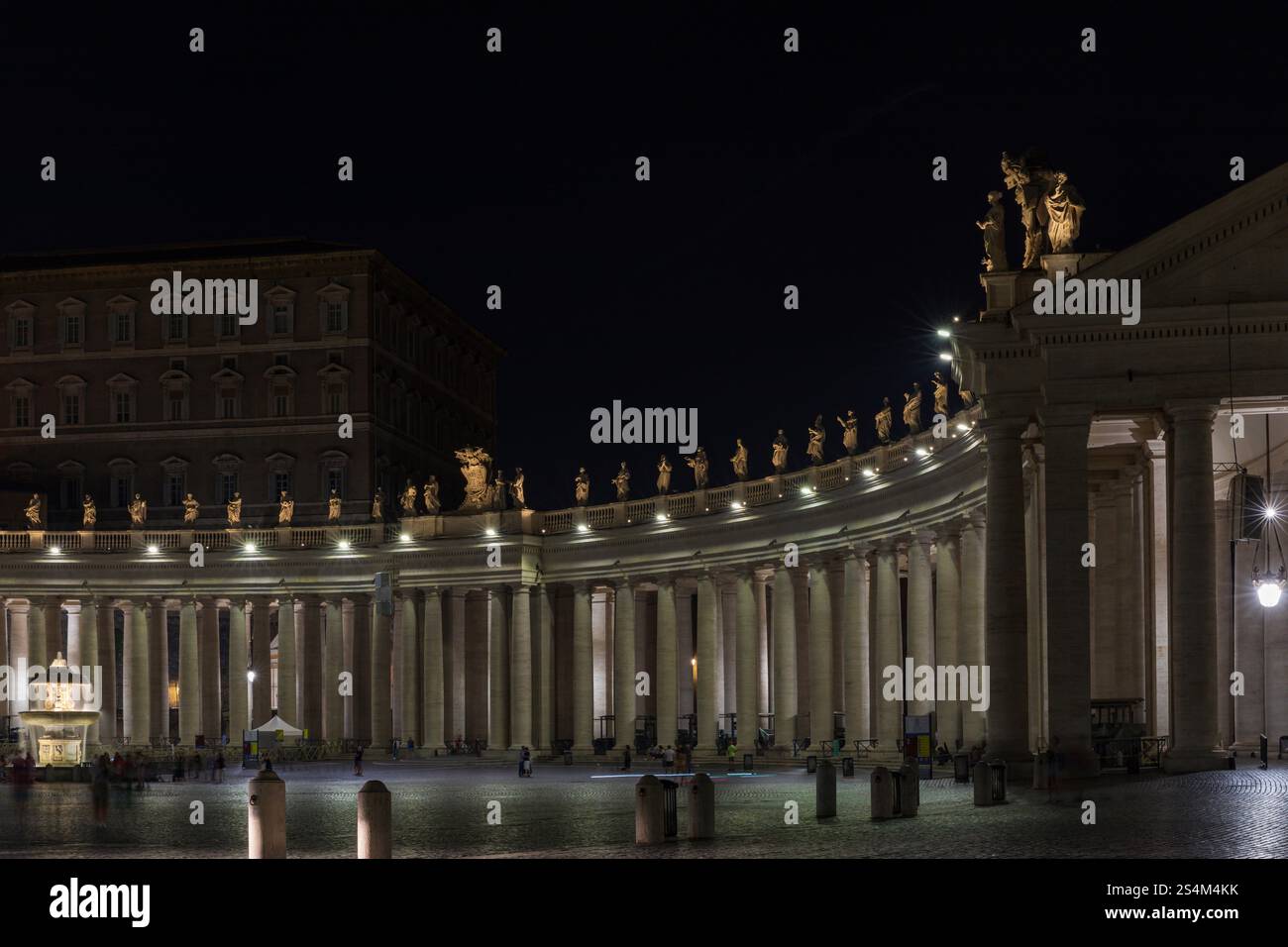 Colonnade / Colonnato, St. Peter's Square, Città del Vaticano/ Vatican ...