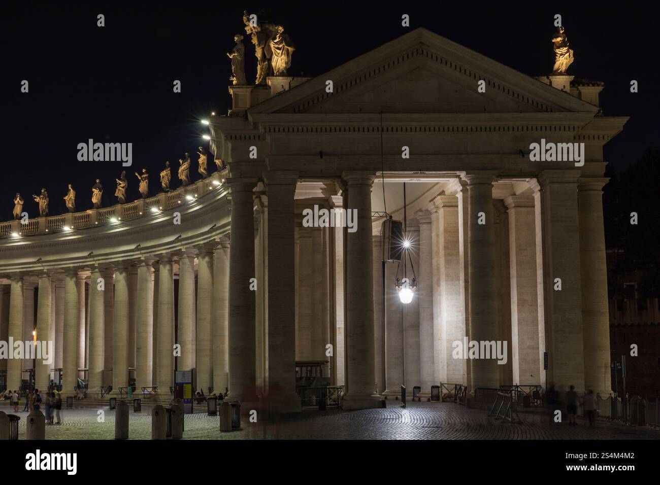 Colonnade / Colonnato, St. Peter's Square, Città del Vaticano/ Vatican ...