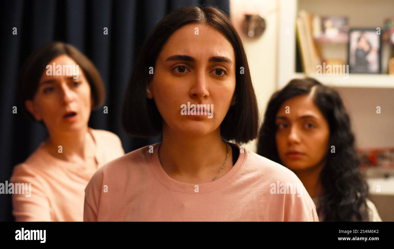 SOHEILA GOLESTANI, MAHSA ROSTAMI and SETAREH MALEKI in DANE-YE ANJIR-E ...