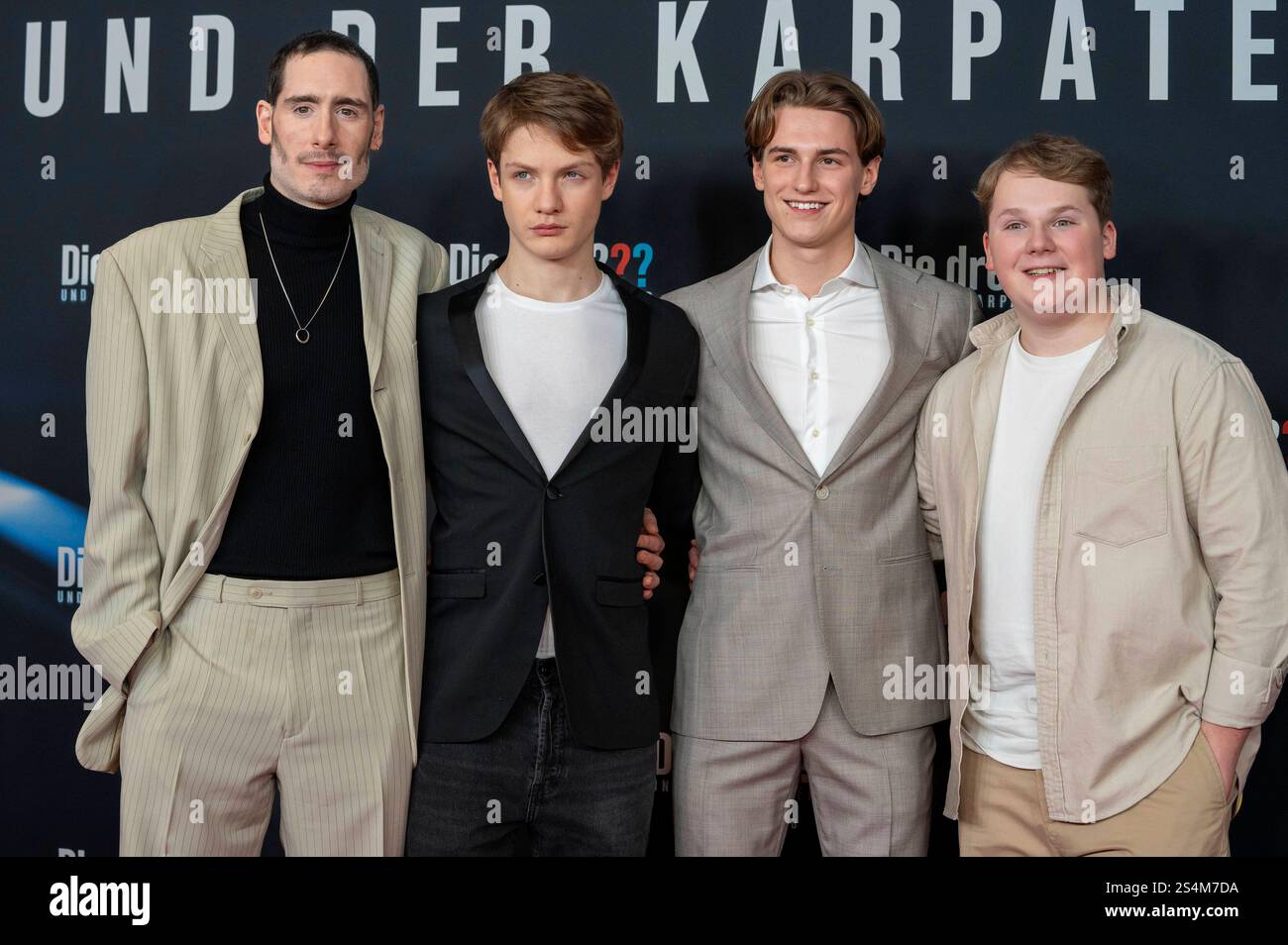 Tim Dünschede, Levi Brandl, Nevio Wendt und Julius Weckauf bei der Weltpremiere des Kinofilms ...