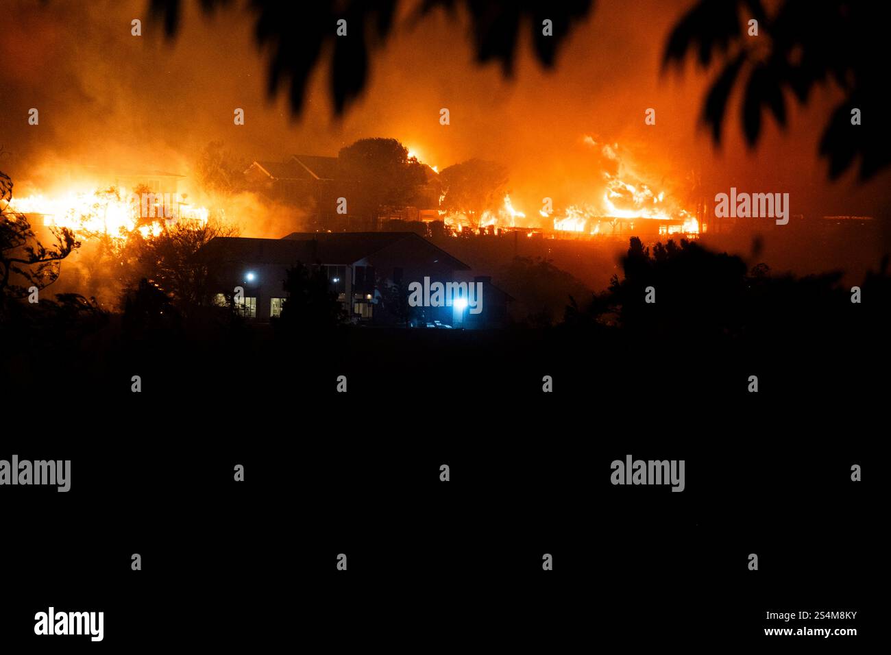 California, United States. 07th Jan, 2025. Palisades Fire blazing ...
