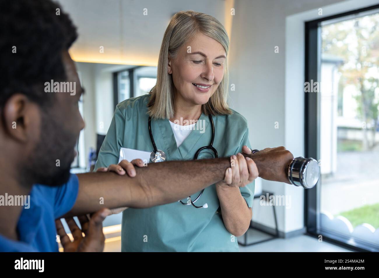 Female doctor guiding young hi-res stock photography and images - Alamy