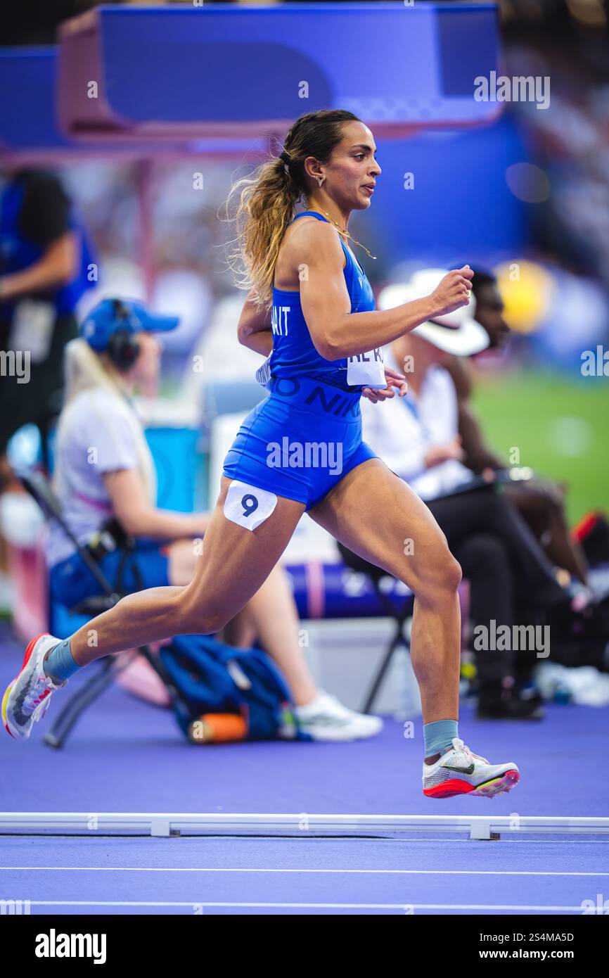 Amal al-Roumi participating in the 800 meters at the Paris 2024 Olympic ...
