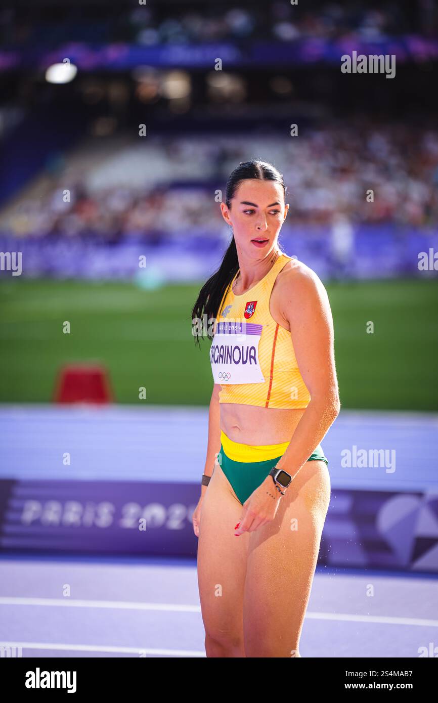 Diana Zagainova celebrating her medal with her country's flag at the ...