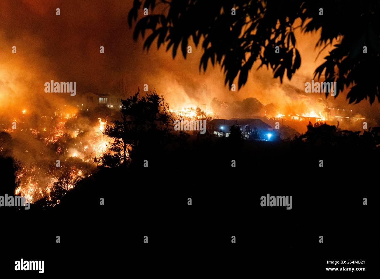 California, USA. 7th Jan, 2025. Palisades Fire blazing across Sunset ...