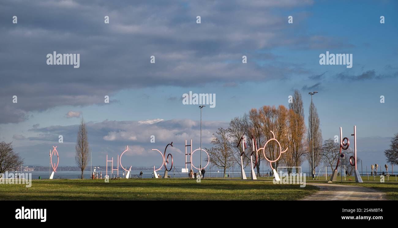 Konstanz, Kunstgrenze mit Tarot-Symbolen am Ufer des Bodensees ...