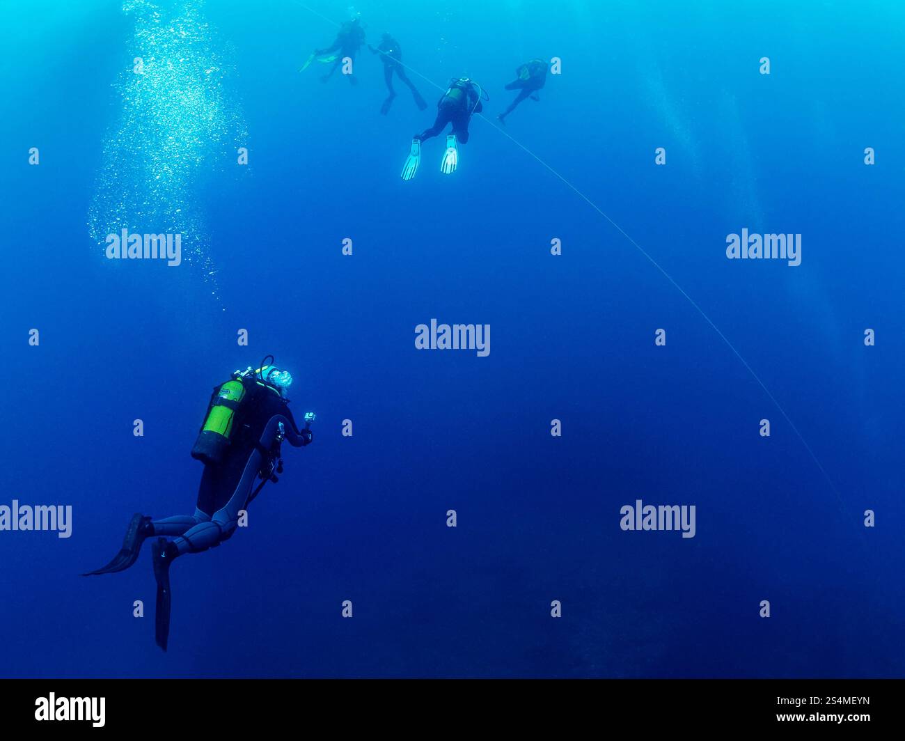 Anchor line scuba divers hi-res stock photography and images - Alamy