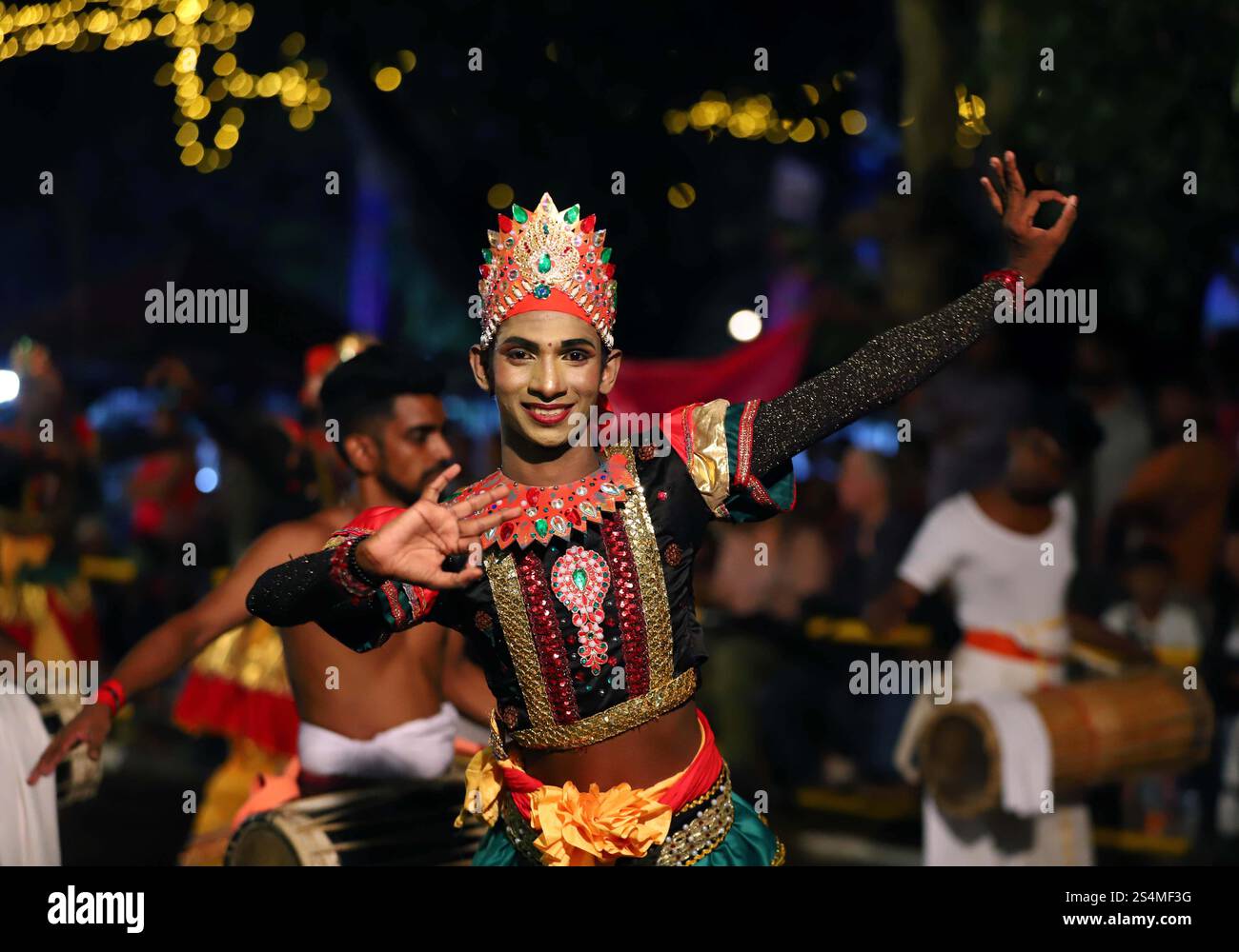 Kelaniya, Sri Lanka. 12th Jan, 2025. Dancers perform during the Duruthu ...