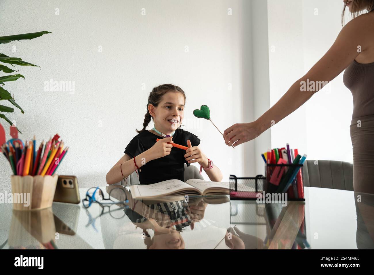 A young girl with a tracheostomy shares a heartwarming moment with a ...