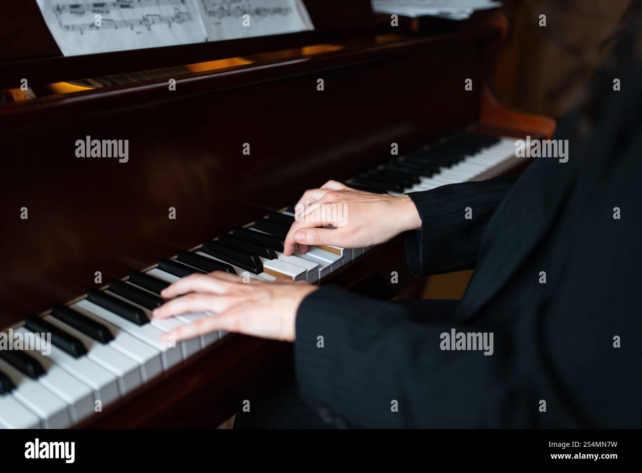 Close up pianists hands gracefully hi-res stock photography and images - Alamy