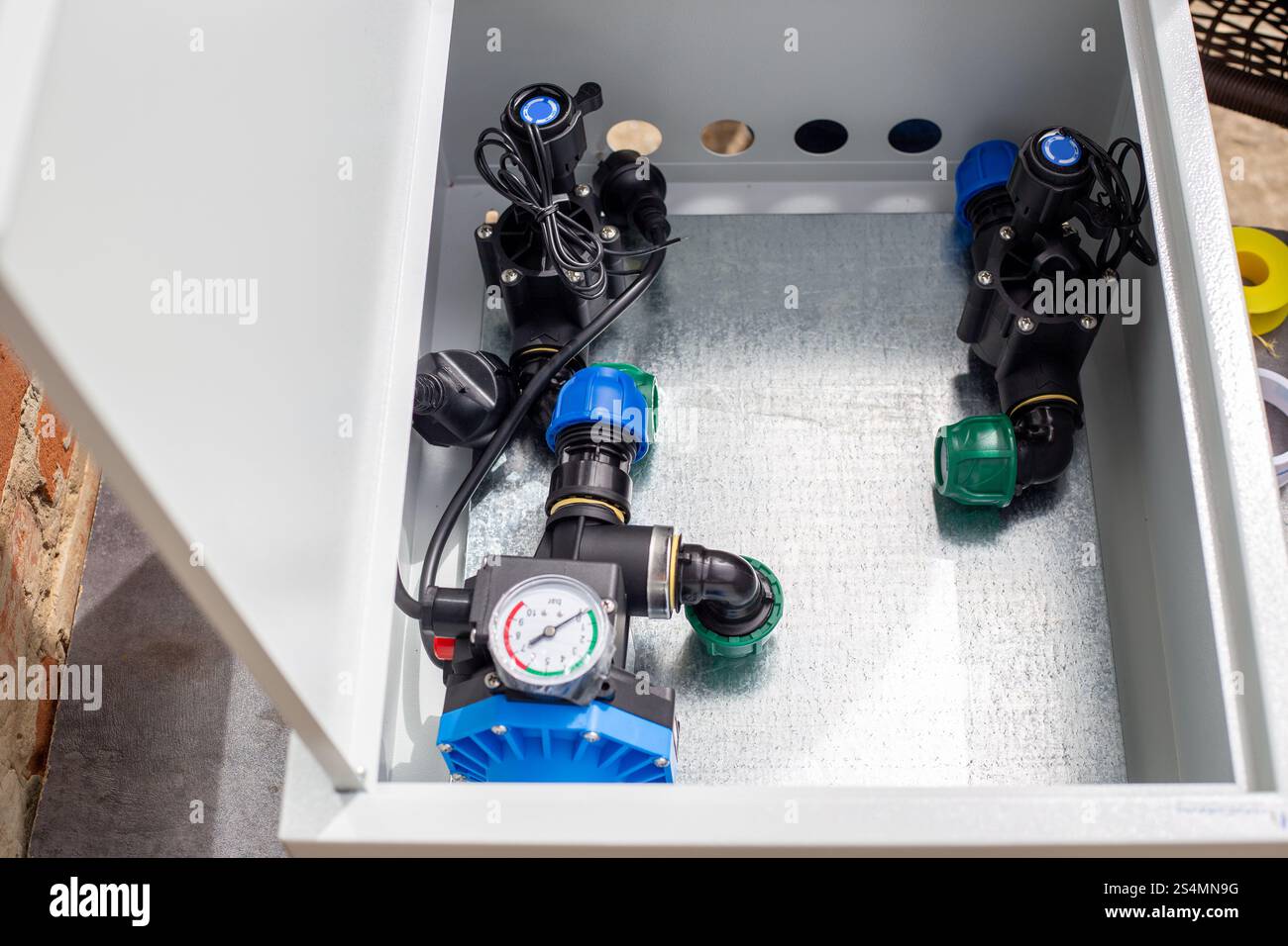 Installation methods hi-res stock photography and images - Alamy